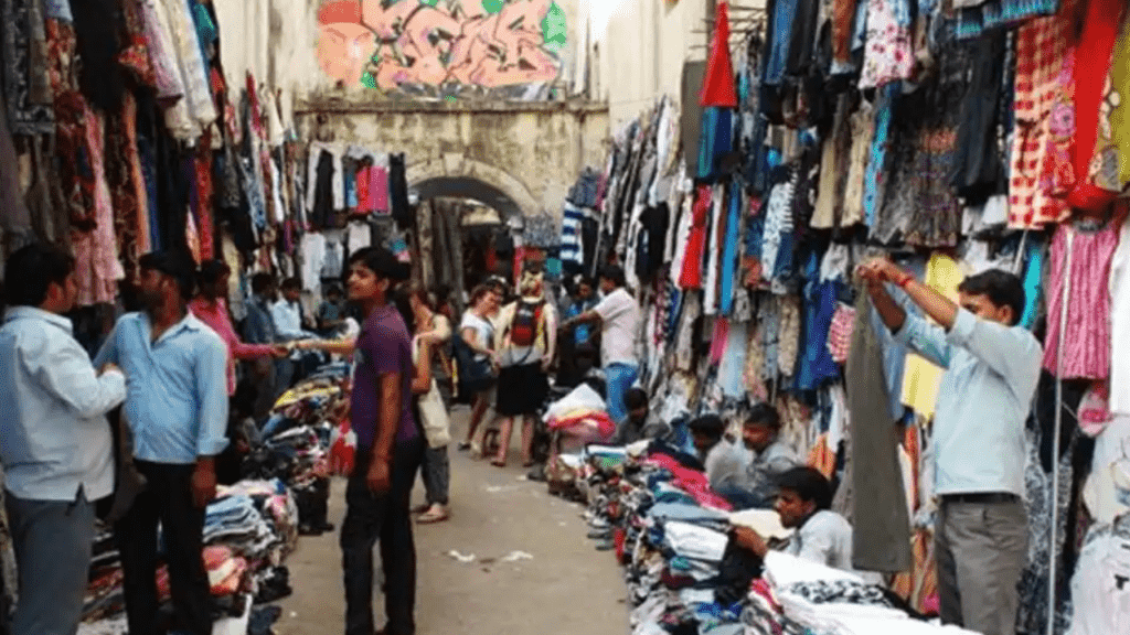 A Visit to Sarojini Nagar - Best Shops, Timings and Pro Tips