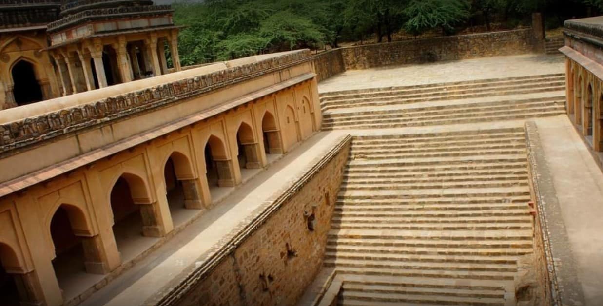 The Perfect Guide to Mehrauli - Monuments, Markets & more.