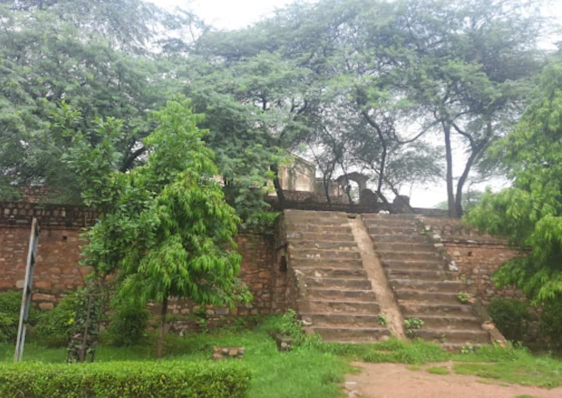 The Perfect Guide to Mehrauli - Monuments, Markets & more.