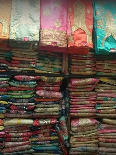 A Visit to Sarojini Nagar - Best Shops, Timings and Pro Tips