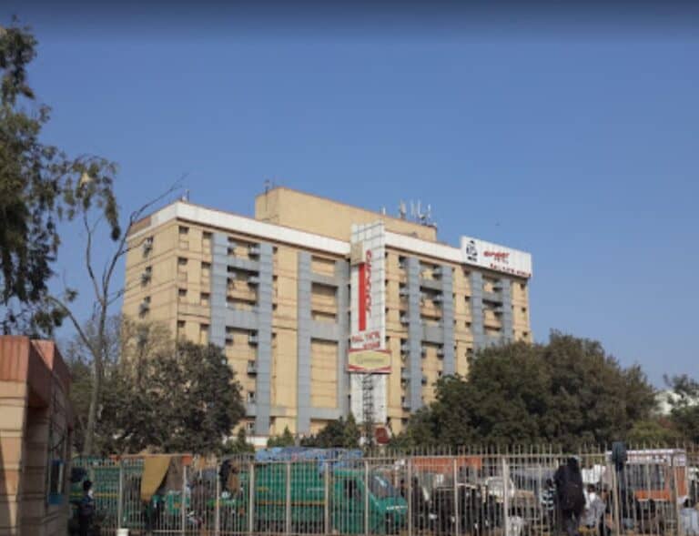 Ginger Delhi (Rail Yatri Niwas) - Location, Room Cost, etc.