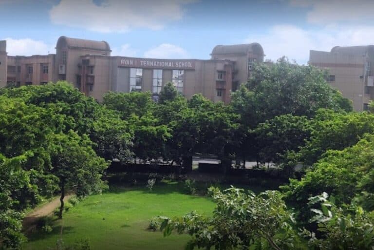 Rohini | Hospitals, Schools, Malls, & other facilities.