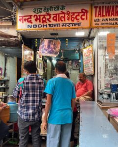 Let's Visit Sadar Bazaar: Best Shops, Timings, Food