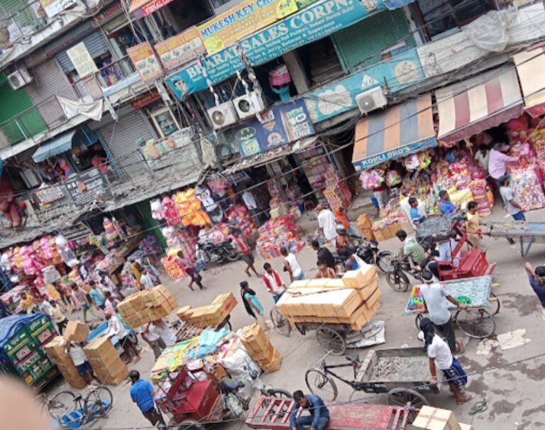 Let's Visit Sadar Bazaar: Best Shops, Timings, Food